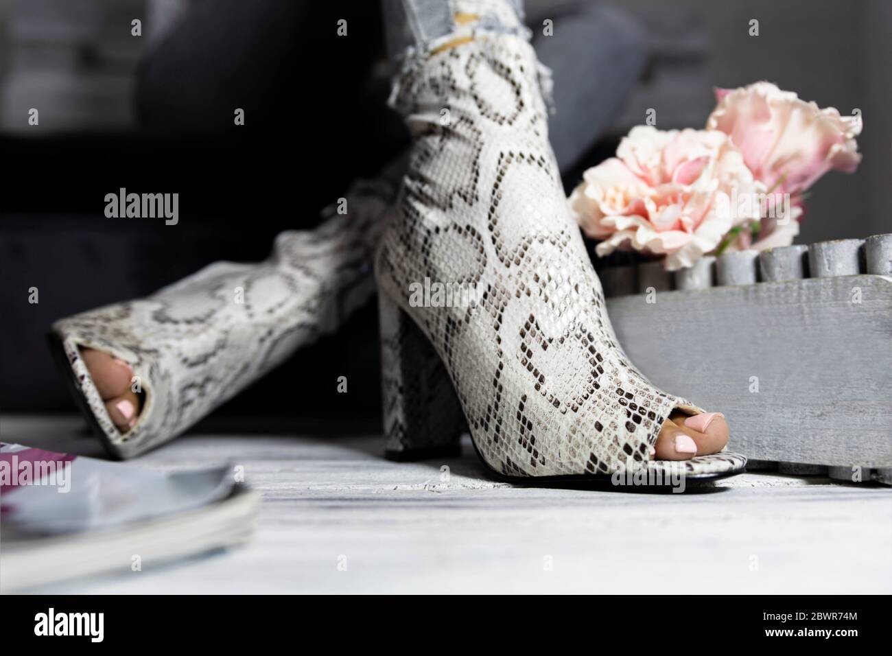 Snake skin high heels hi-res stock photography and images - Alamy