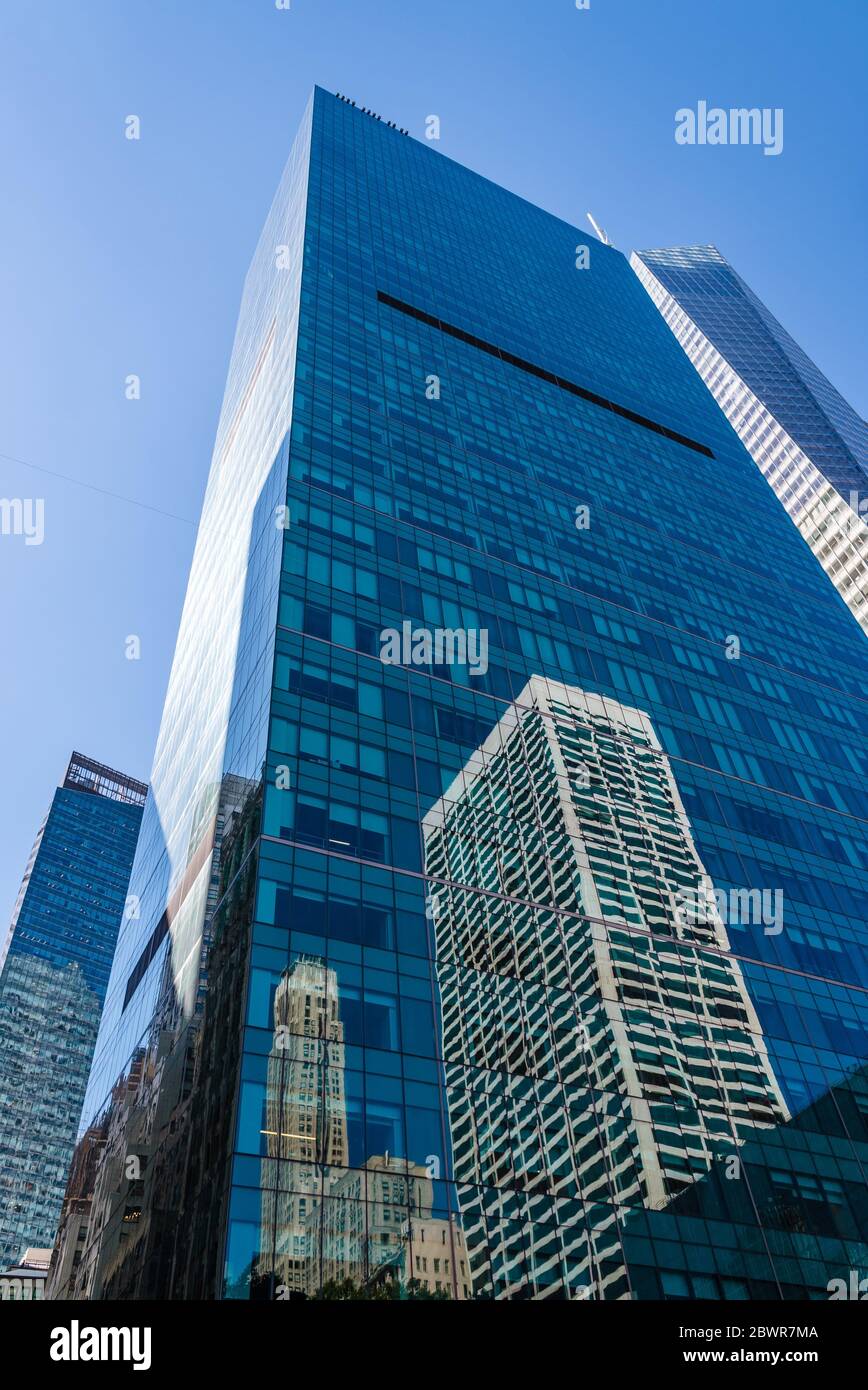 Modern glass curtain wall buildings hi-res stock photography and images ...