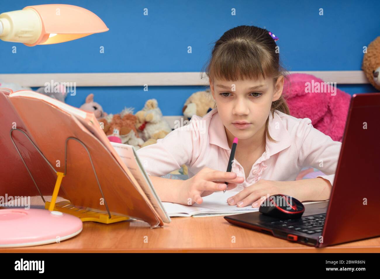 Kid task difficult hi-res stock photography and images - Alamy