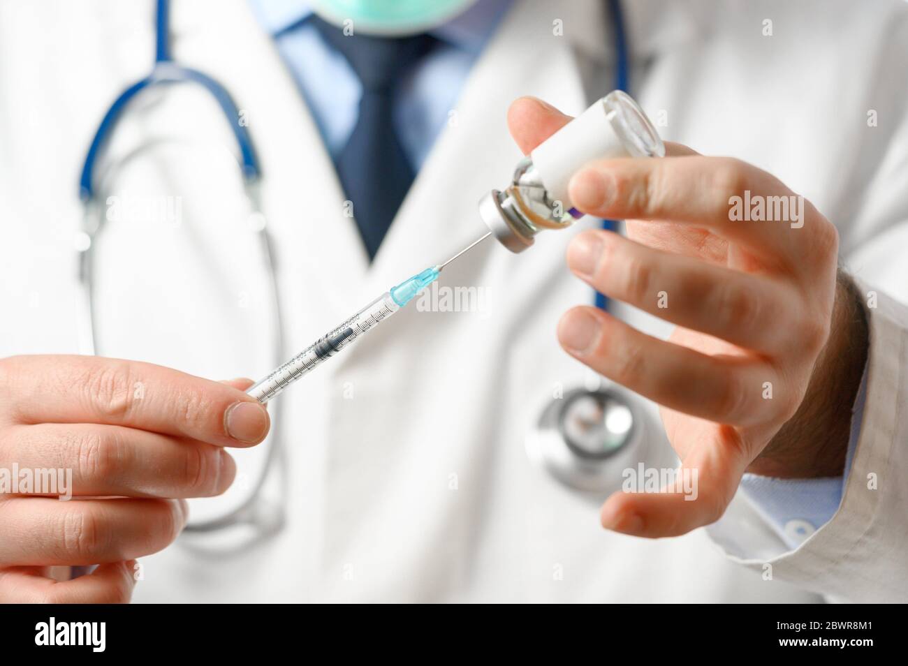 Doctor syringe hi-res stock photography and images - Alamy