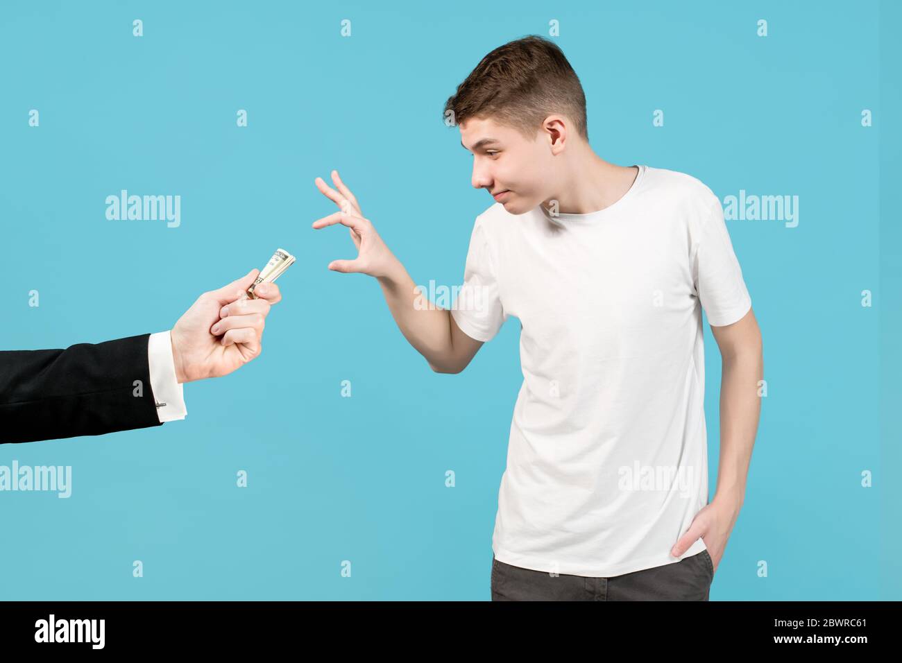 Father giving money son hi-res stock photography and images - Alamy