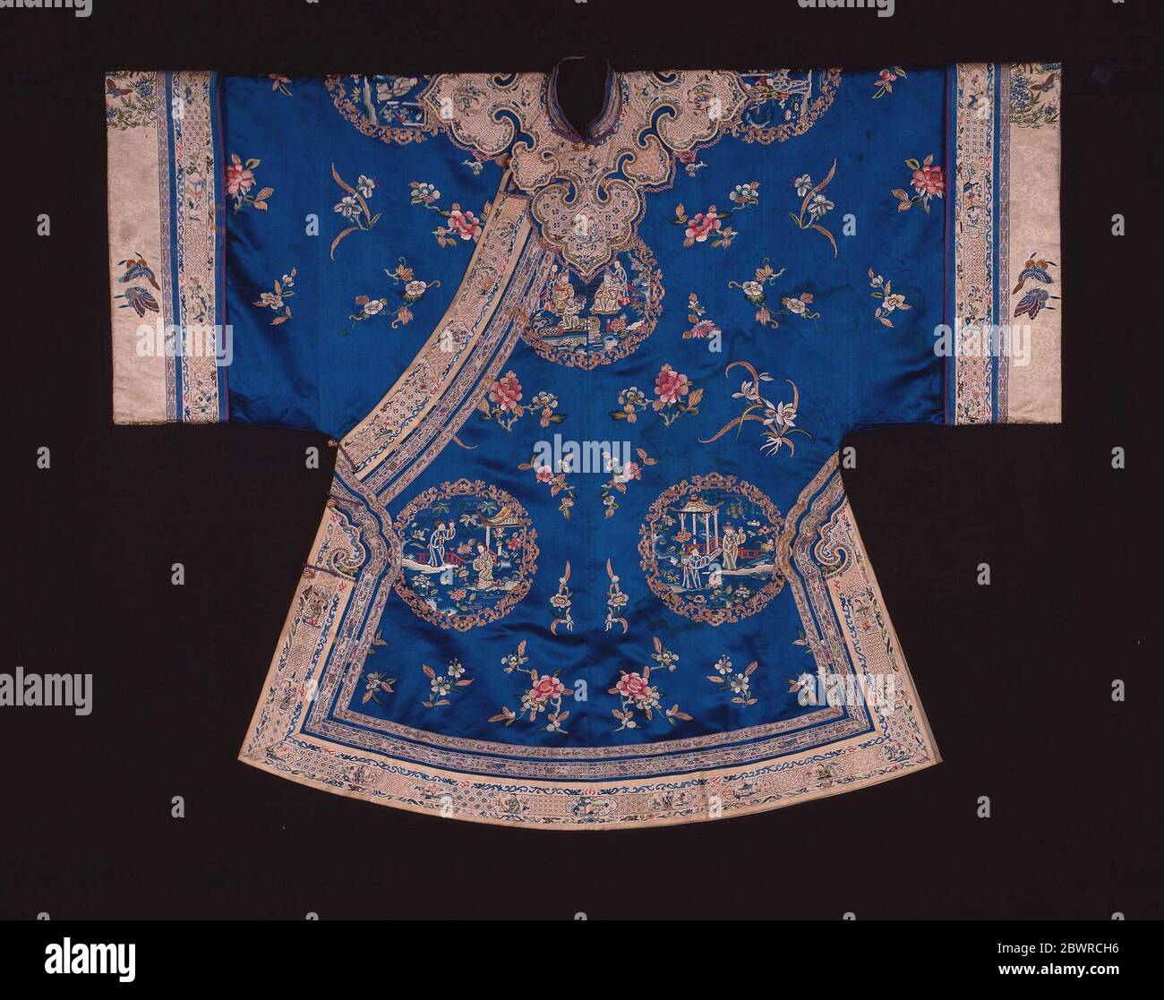 Chinese Silk Robe High Resolution Stock Photography and Images - Alamy