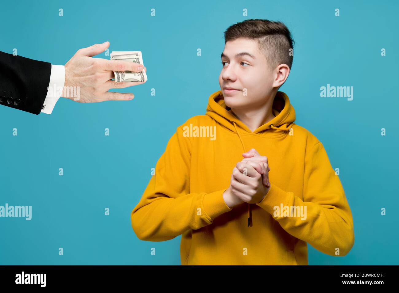 Father giving money son hi-res stock photography and images - Alamy