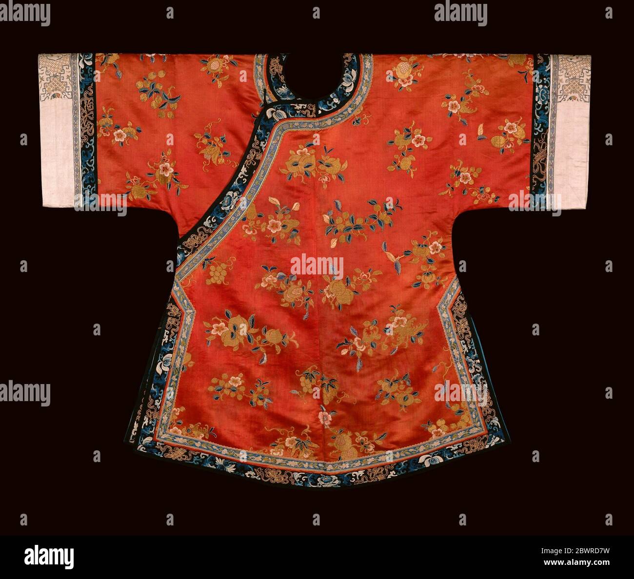 Chinese silk robe hi-res stock photography and images - Alamy