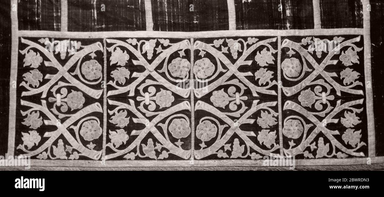 Green altar frontal hi-res stock photography and images - Alamy