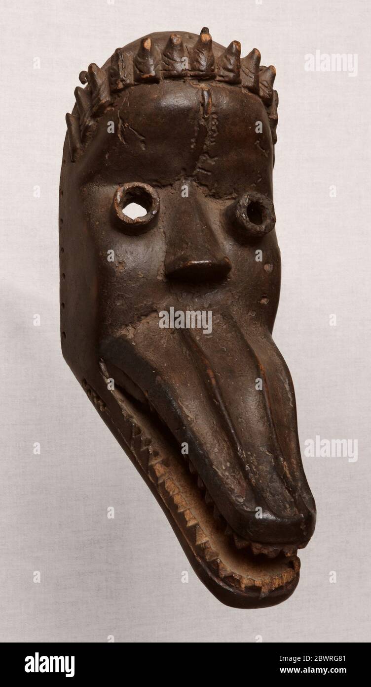 Dan mask africa hi-res stock photography and images - Alamy