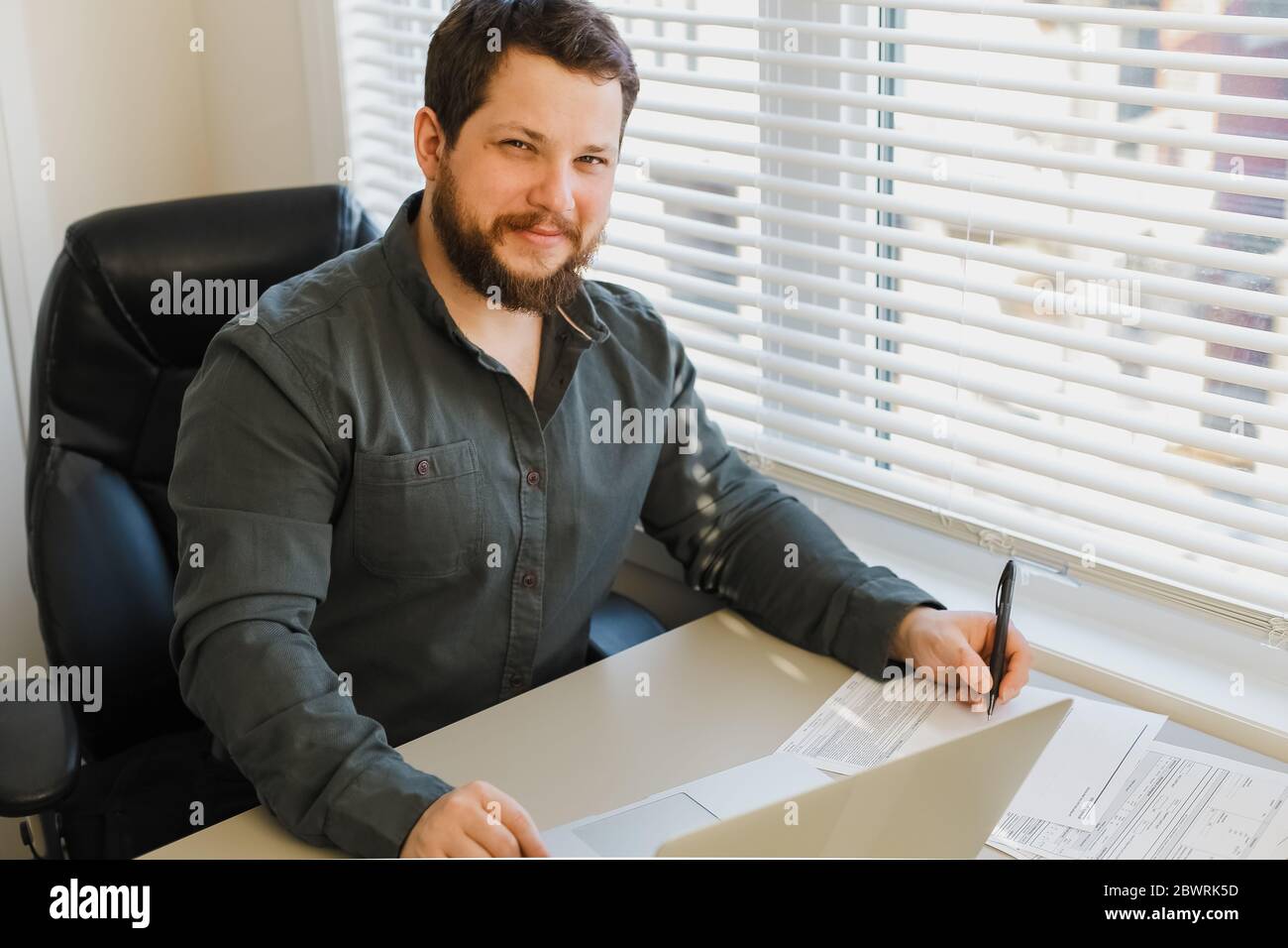 Document report fill style hi-res stock photography and images - Alamy