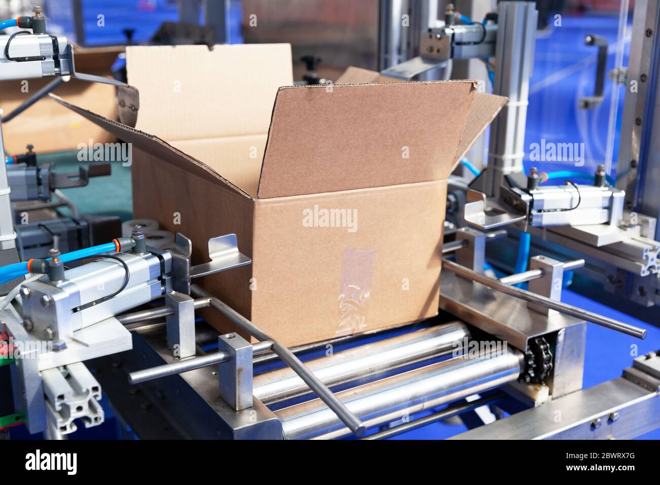 Cardboard package box packing machine Stock Photo - Alamy