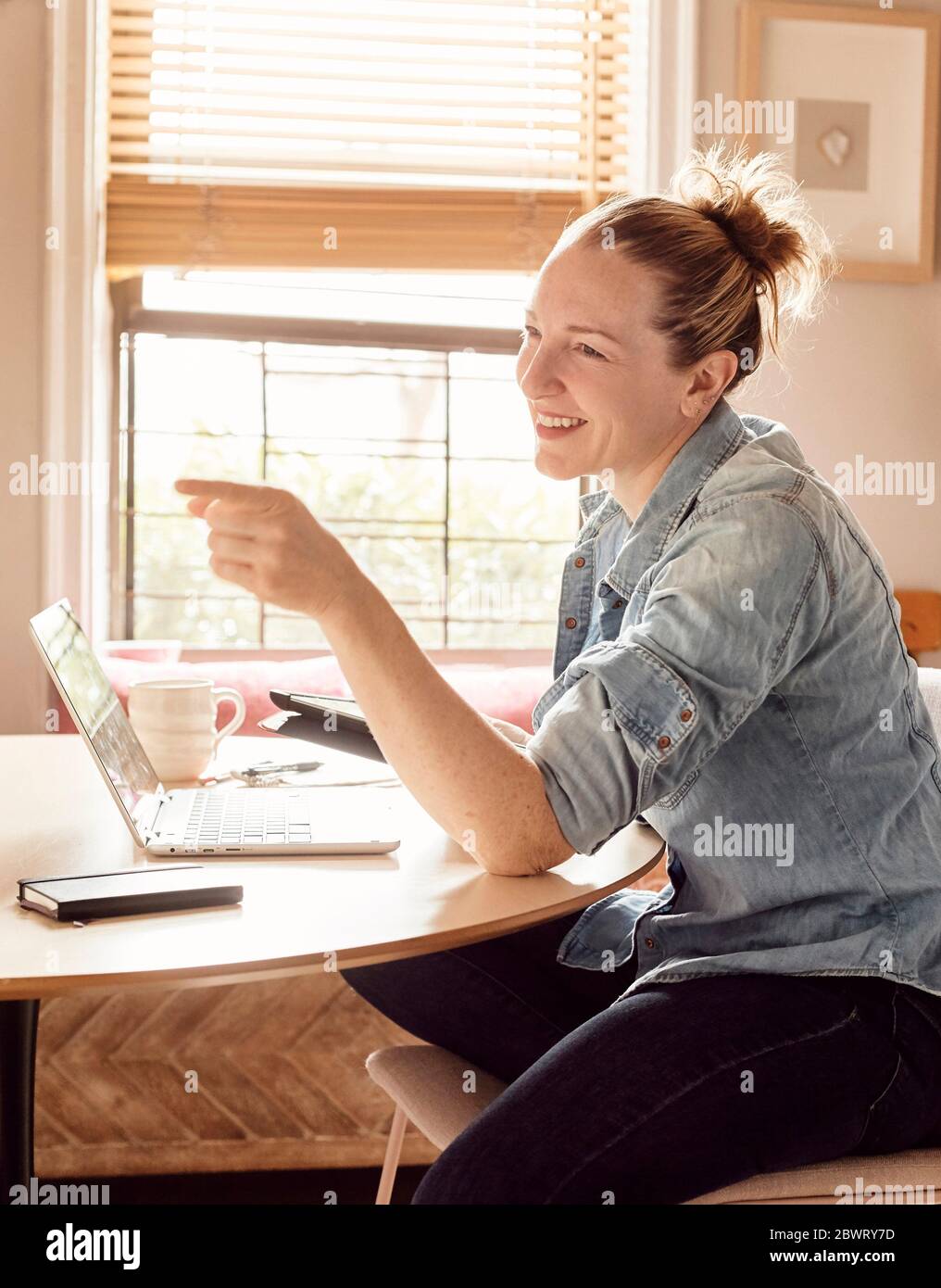 Angry business woman pointing pen hi-res stock photography and images ...