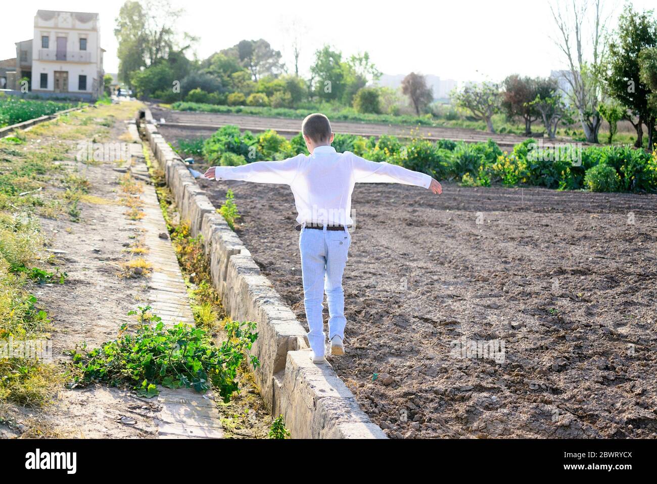 Child in the gutter hi-res stock photography and images - Alamy