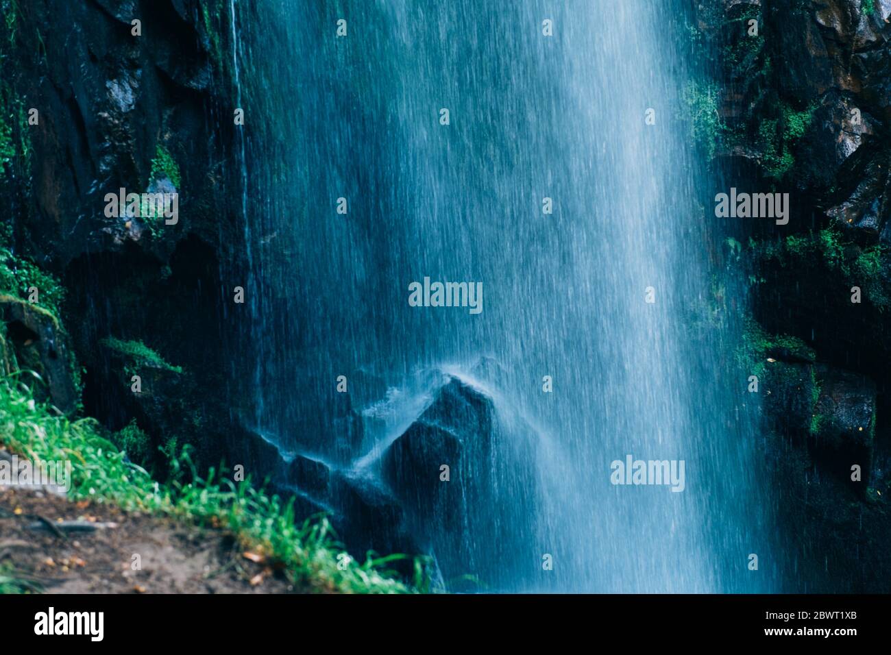 Free fall water hi-res stock photography and images - Alamy