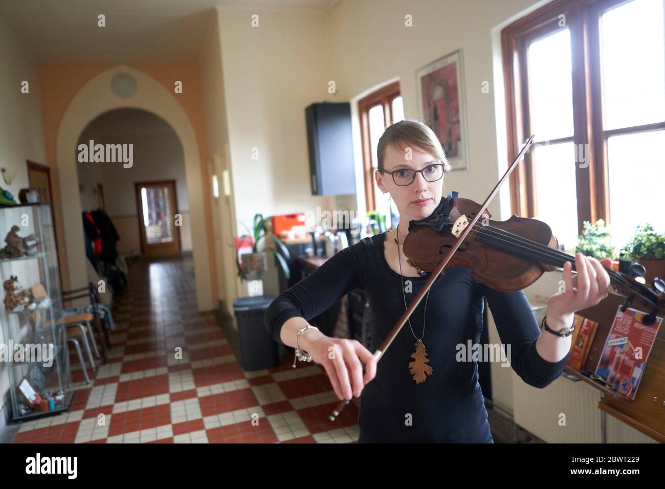Dutch musician violinist hi-res stock photography and images - Alamy