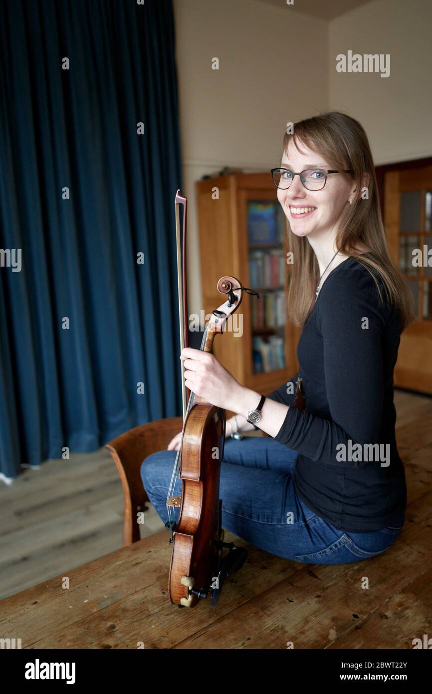 Dutch musician violinist hi-res stock photography and images - Alamy