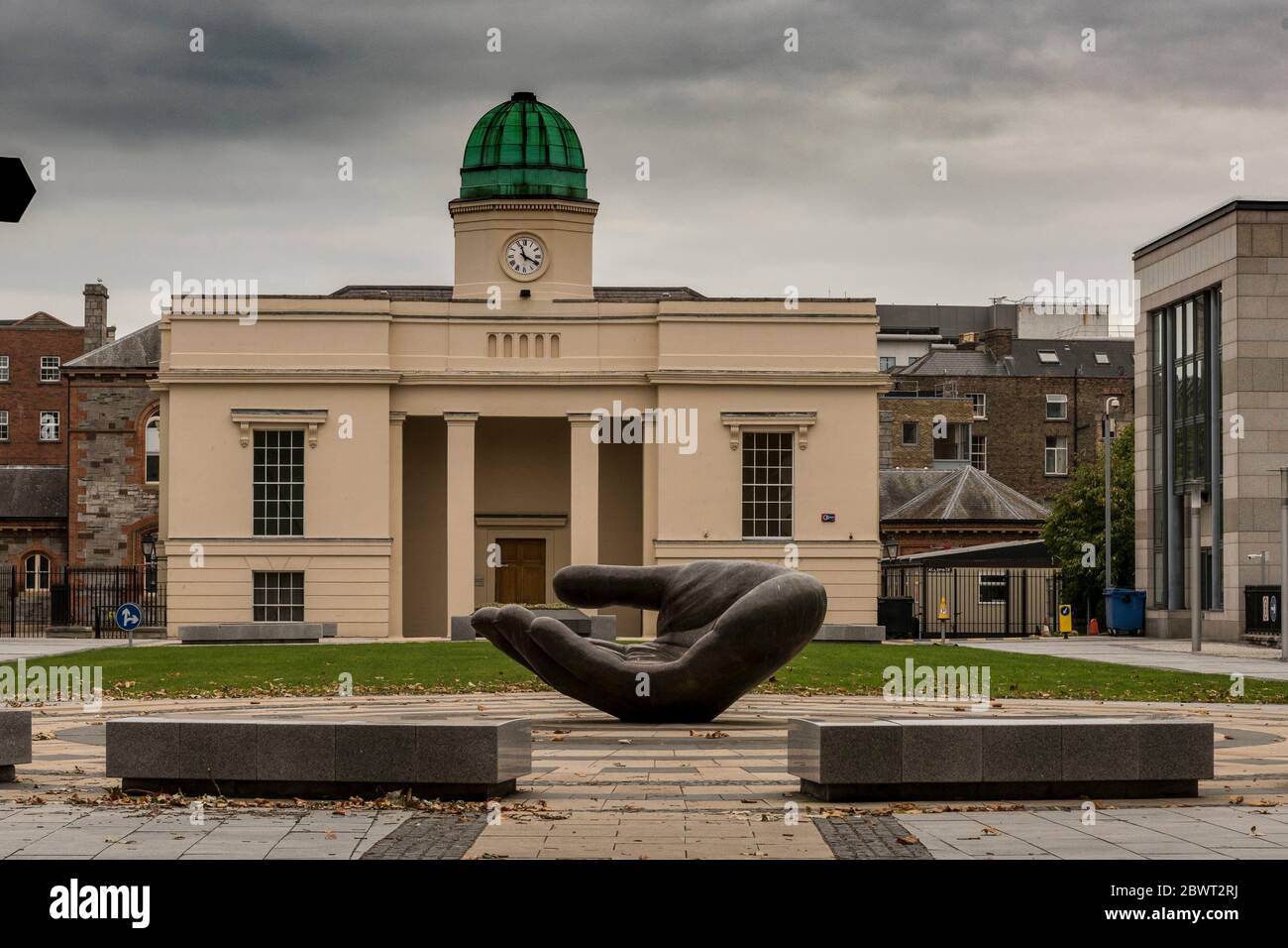 The Wishing Hand Sculpture High Resolution Stock Photography and Images ...