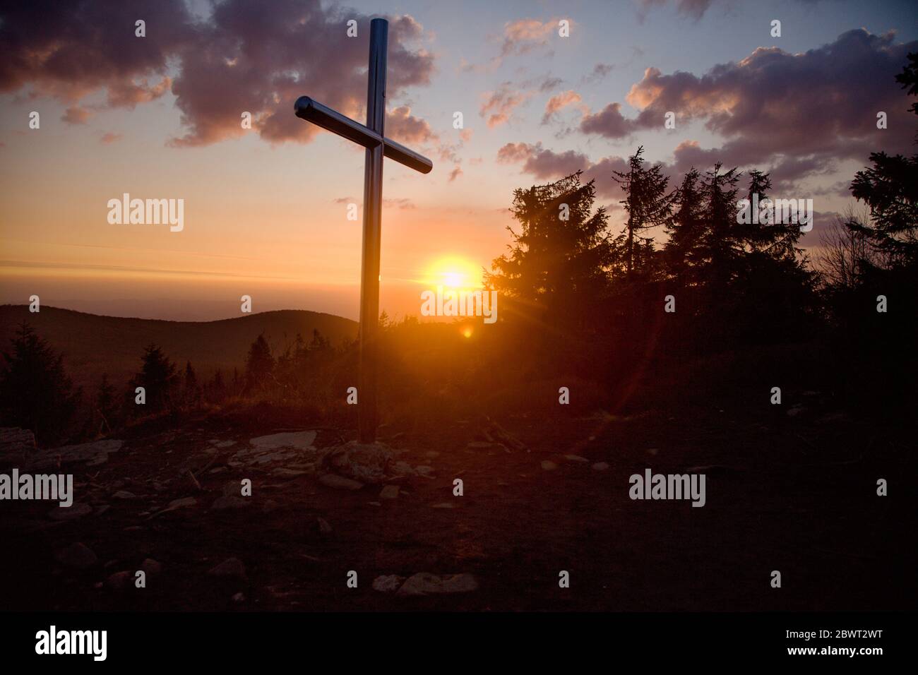 Beautiful sunrise with cross hi-res stock photography and images - Alamy