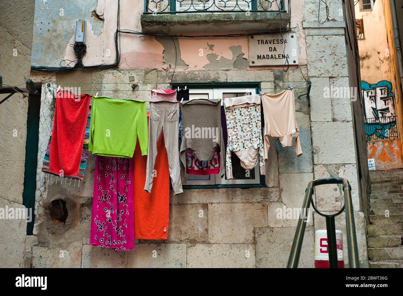 Graffiti and laundry hi-res stock photography and images - Alamy