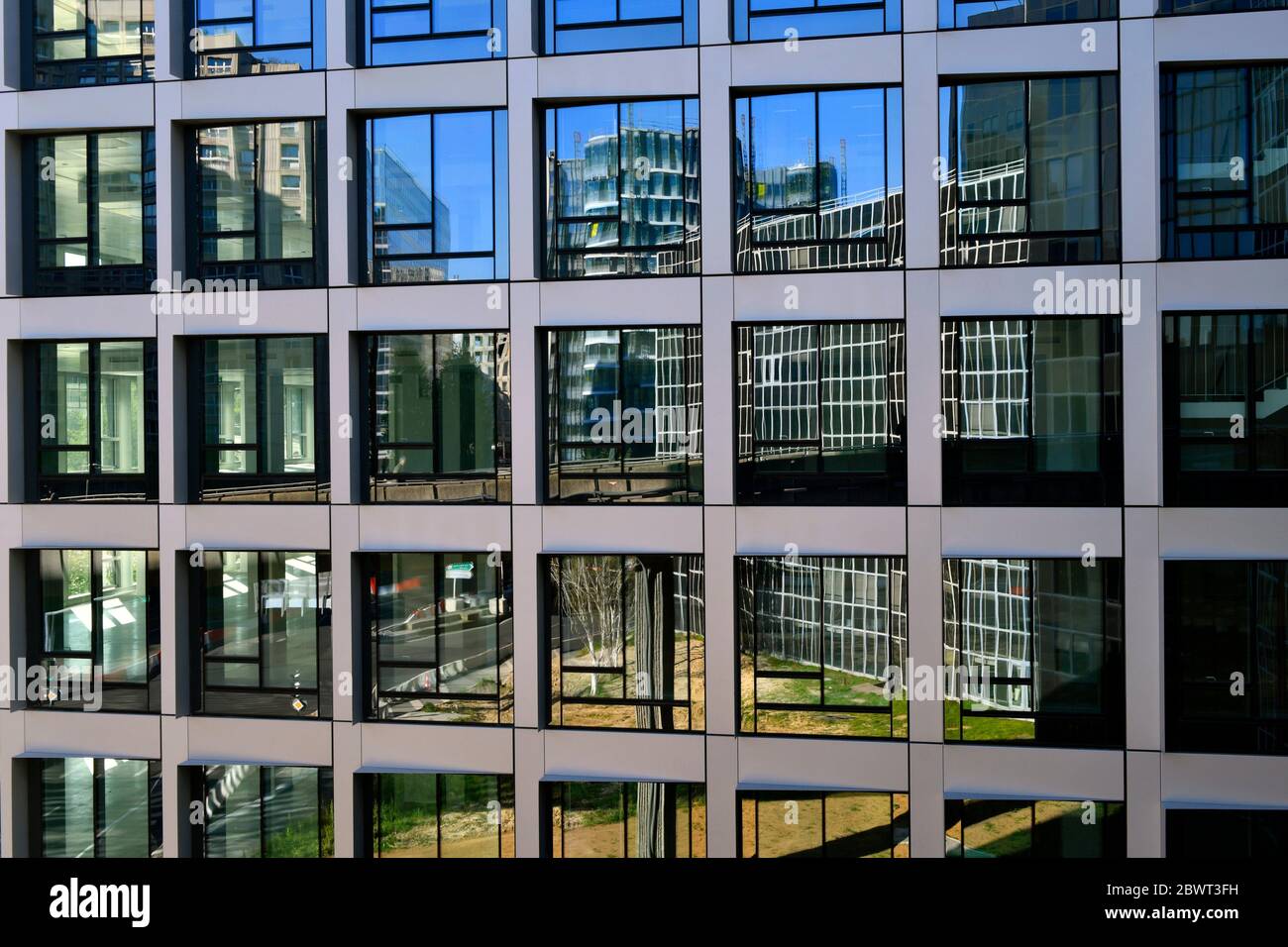 Building reflection in window hi-res stock photography and images - Alamy