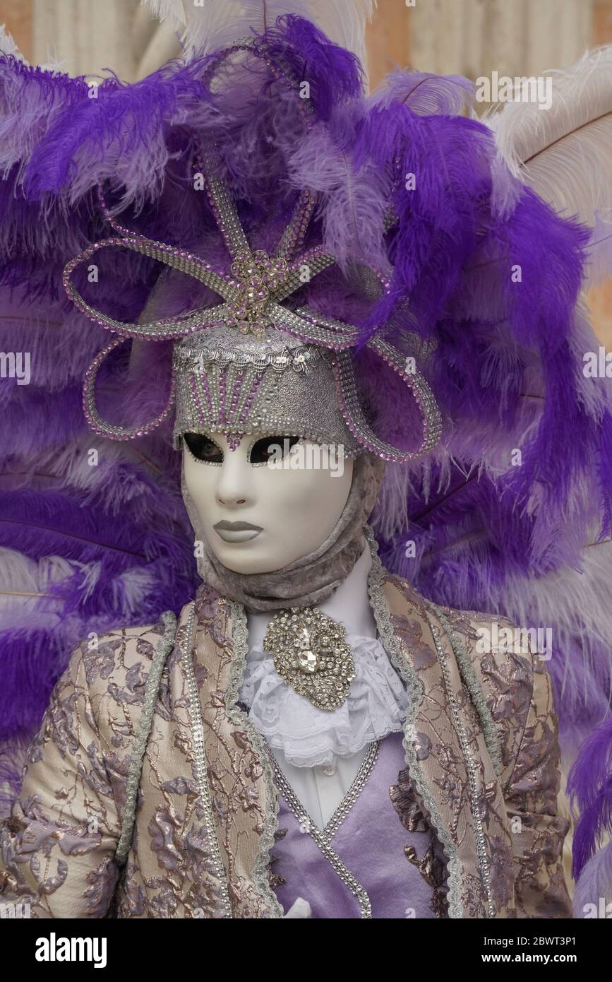Venice carnival purple mask hi-res stock photography and images - Alamy
