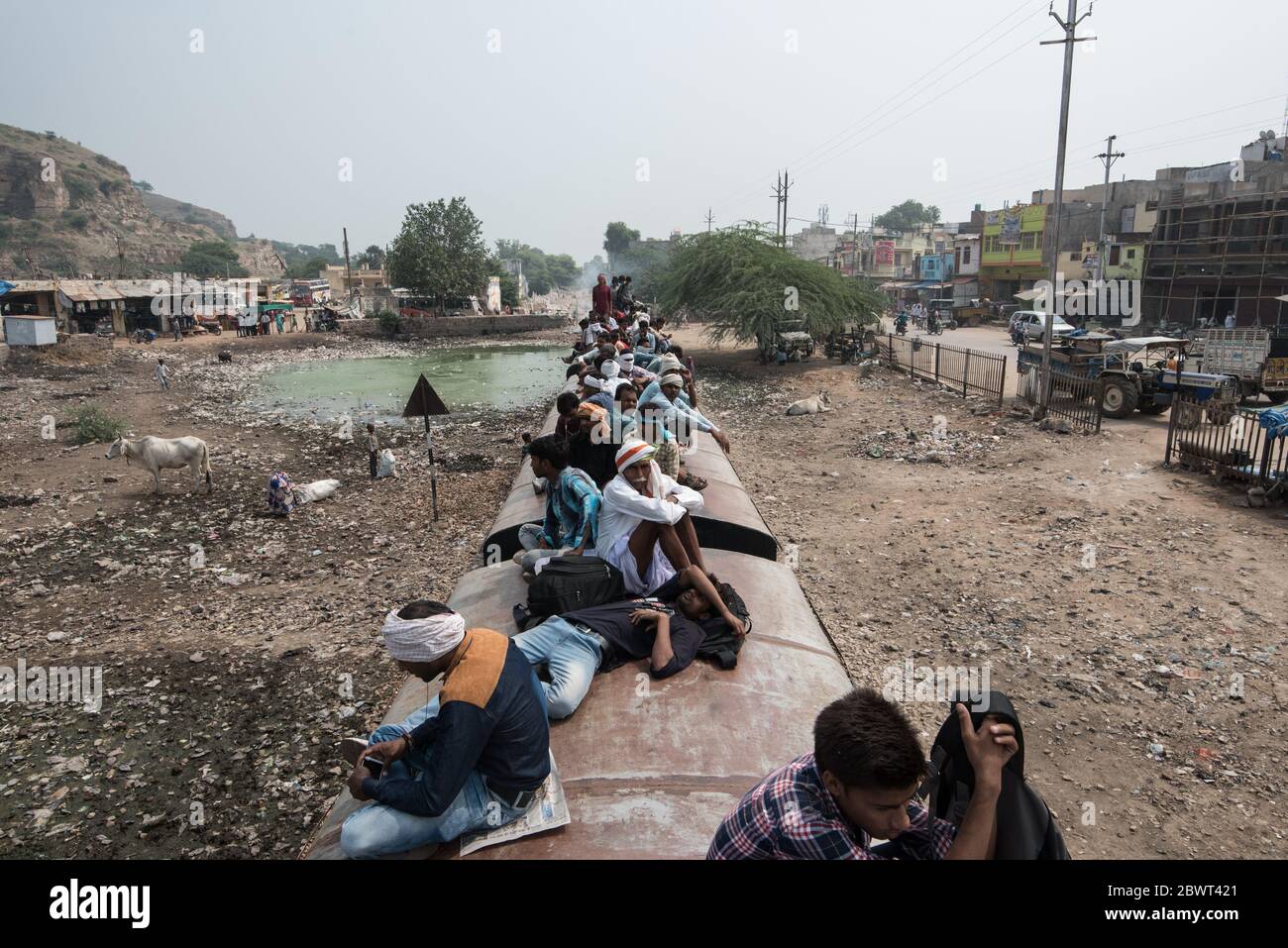 Overcrowded train hi-res stock photography and images - Alamy