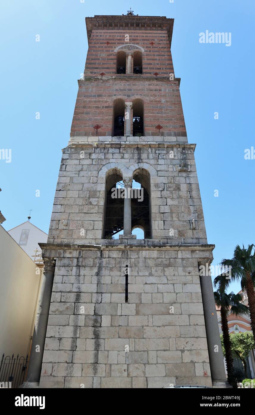 Portico romanico hi-res stock photography and images - Alamy