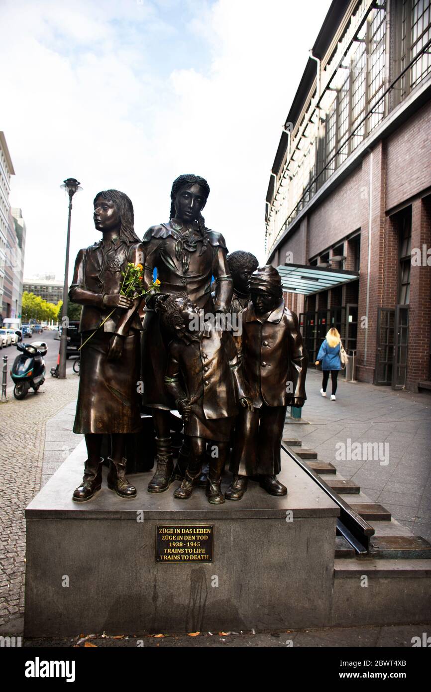 German street children ww2 hi-res stock photography and images - Alamy