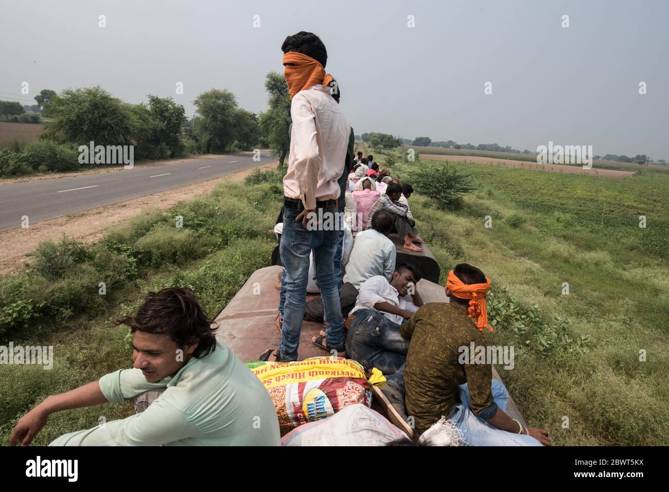 Overcrowded train hi-res stock photography and images - Alamy