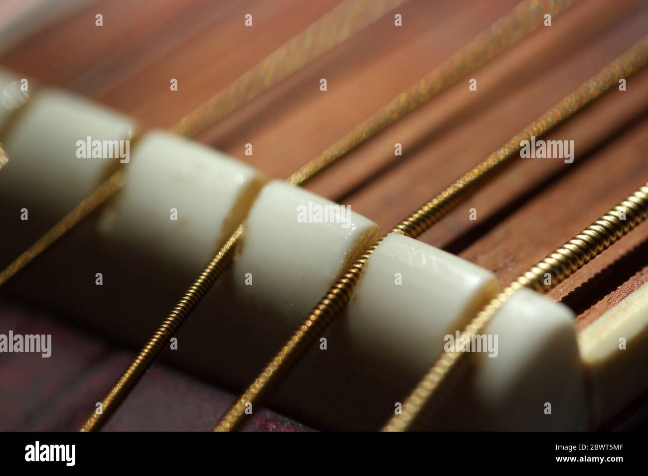 6 string acoustic guitar hi-res stock photography and images - Alamy
