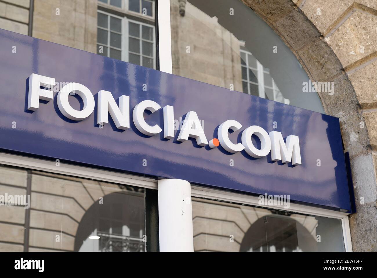 Foncia logo hi-res stock photography and images - Alamy