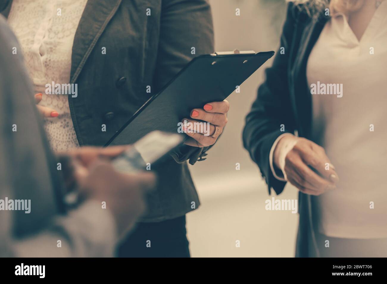 Office workers talking standing up hi-res stock photography and images ...