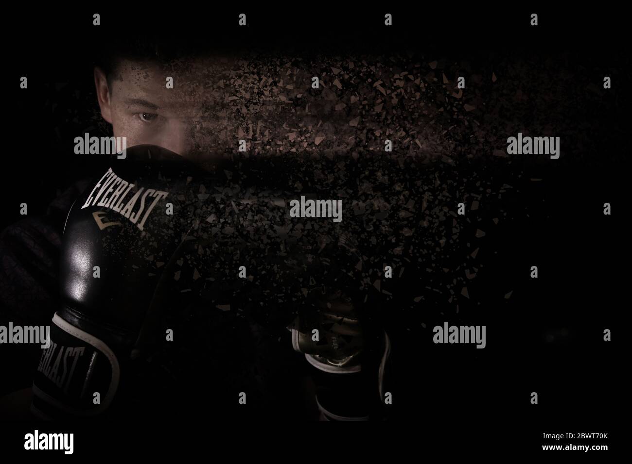 Gold boxing gloves hi-res stock photography and images - Alamy