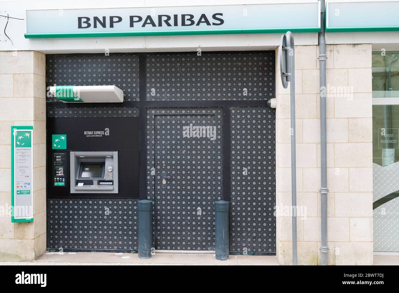 Bordeaux , Aquitaine / France - 06 01 2020 : BNP Paribas atm machine on ...