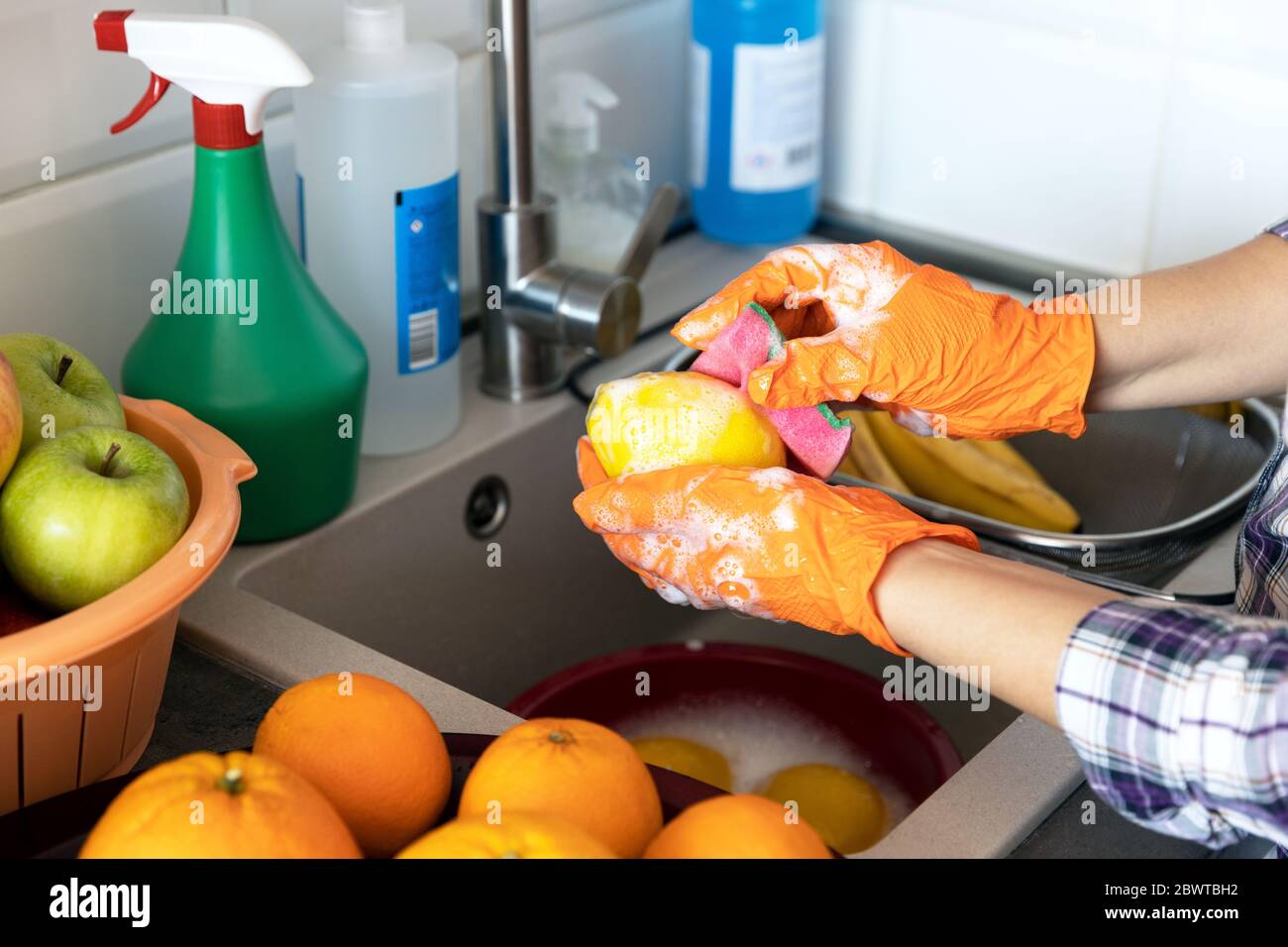 Washing lemon in the kitchen with water and soap Stock Photo - Alamy