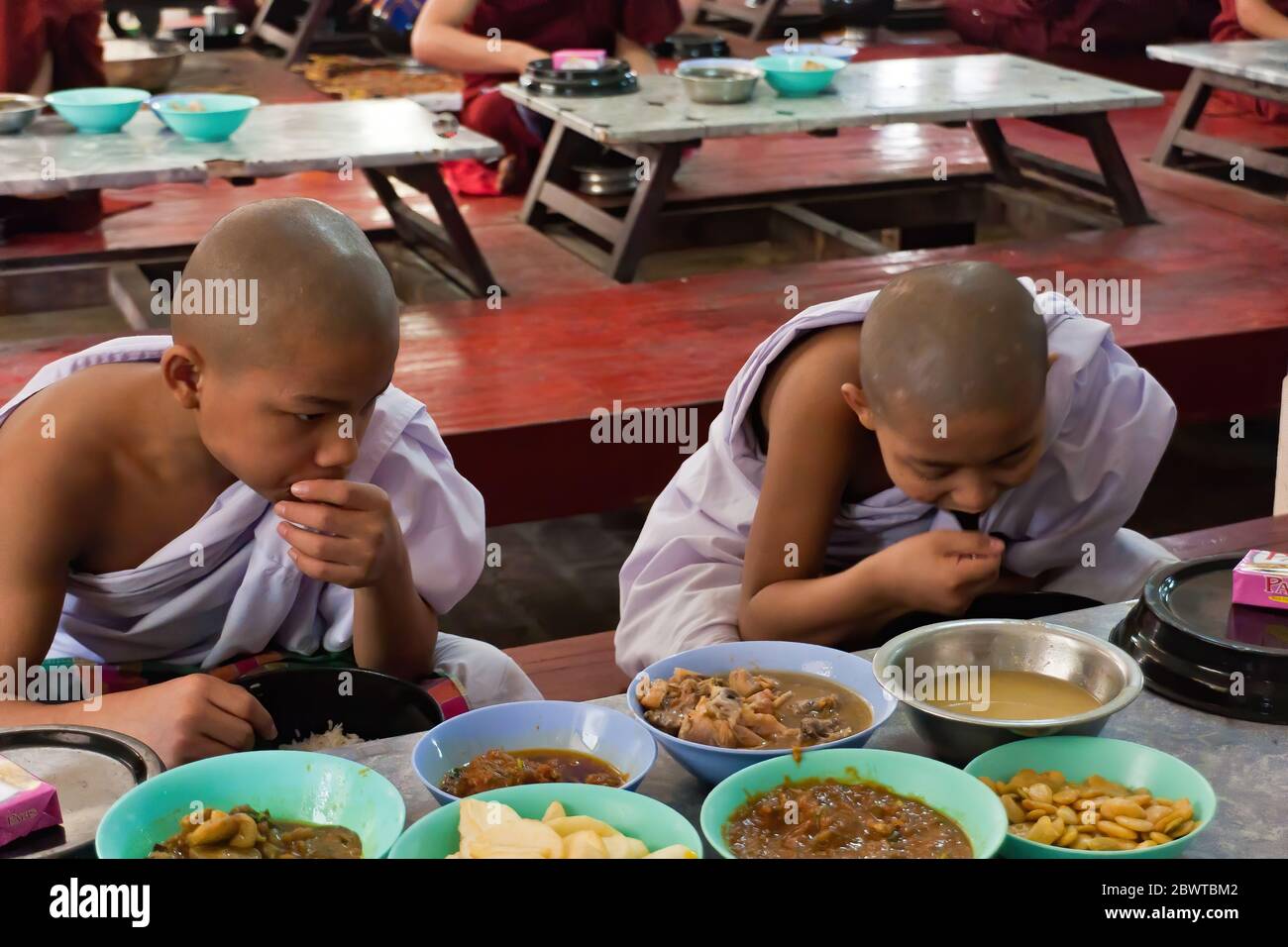 Buddhist monk novices having lunch in the Mahagandayon Monastery ...
