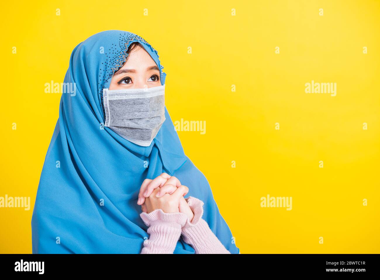 Asian Muslim Arab, Portrait of beautiful young woman Islam religious ...