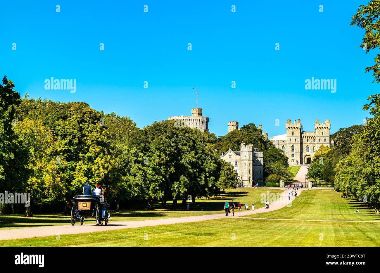 Windsor castle long walk queen hi-res stock photography and images - Alamy