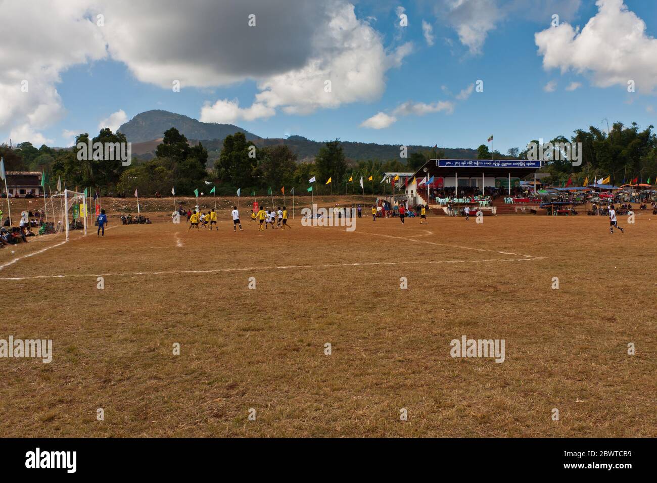 People playing game myanmar burma hi-res stock photography and images ...