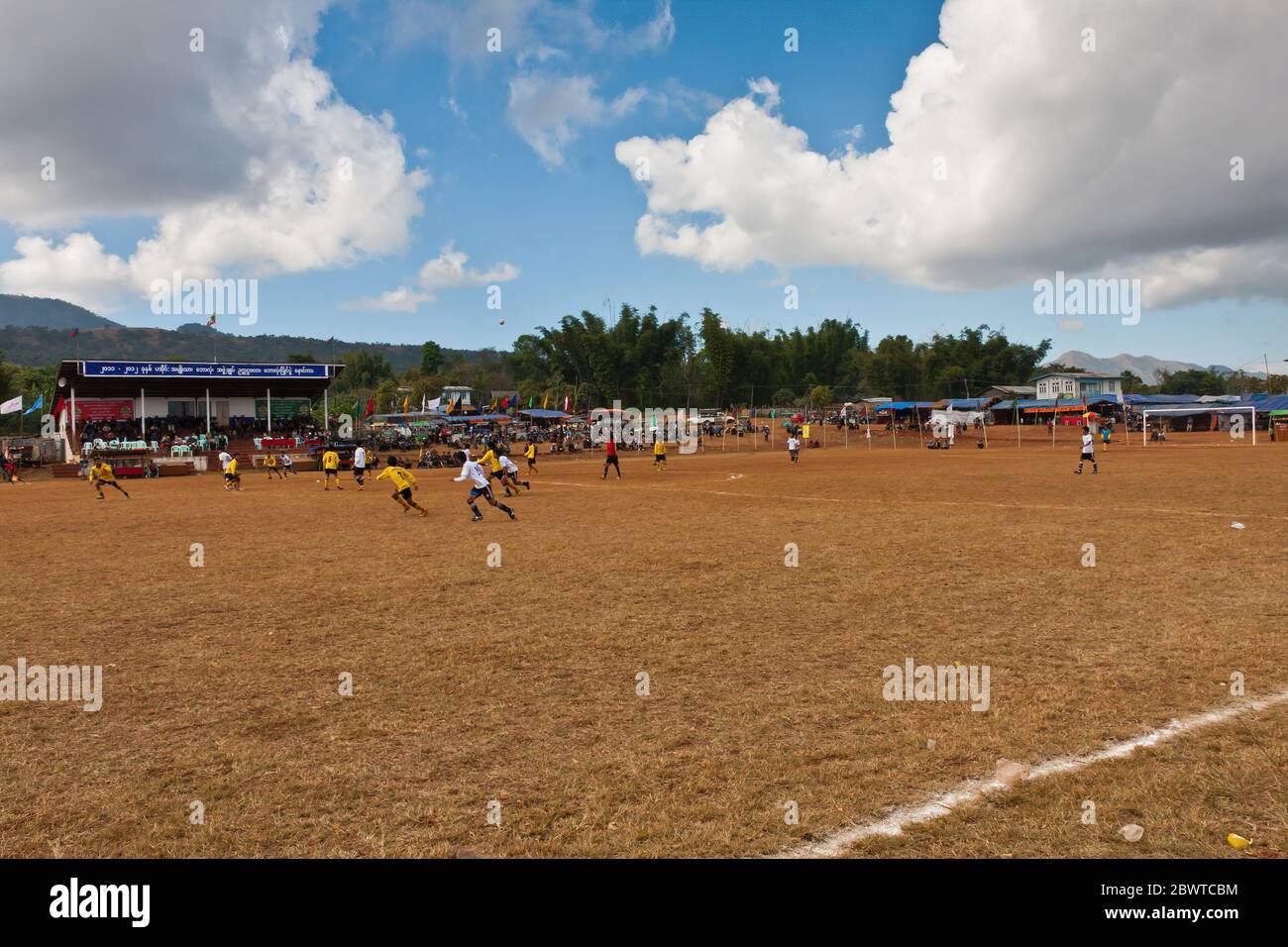 People playing game myanmar burma hi-res stock photography and images ...