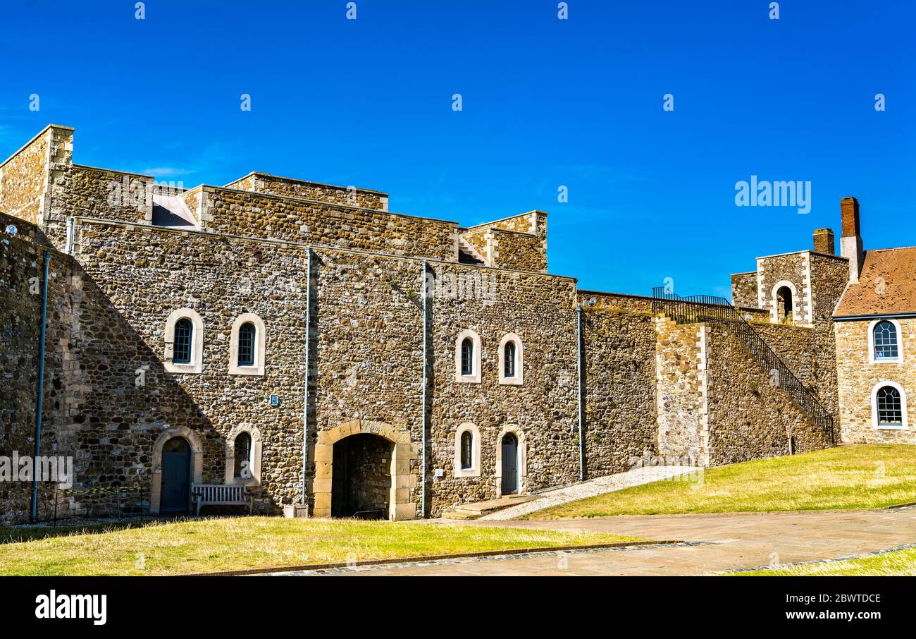 Dover castle medieval castle in dover hi-res stock photography and ...