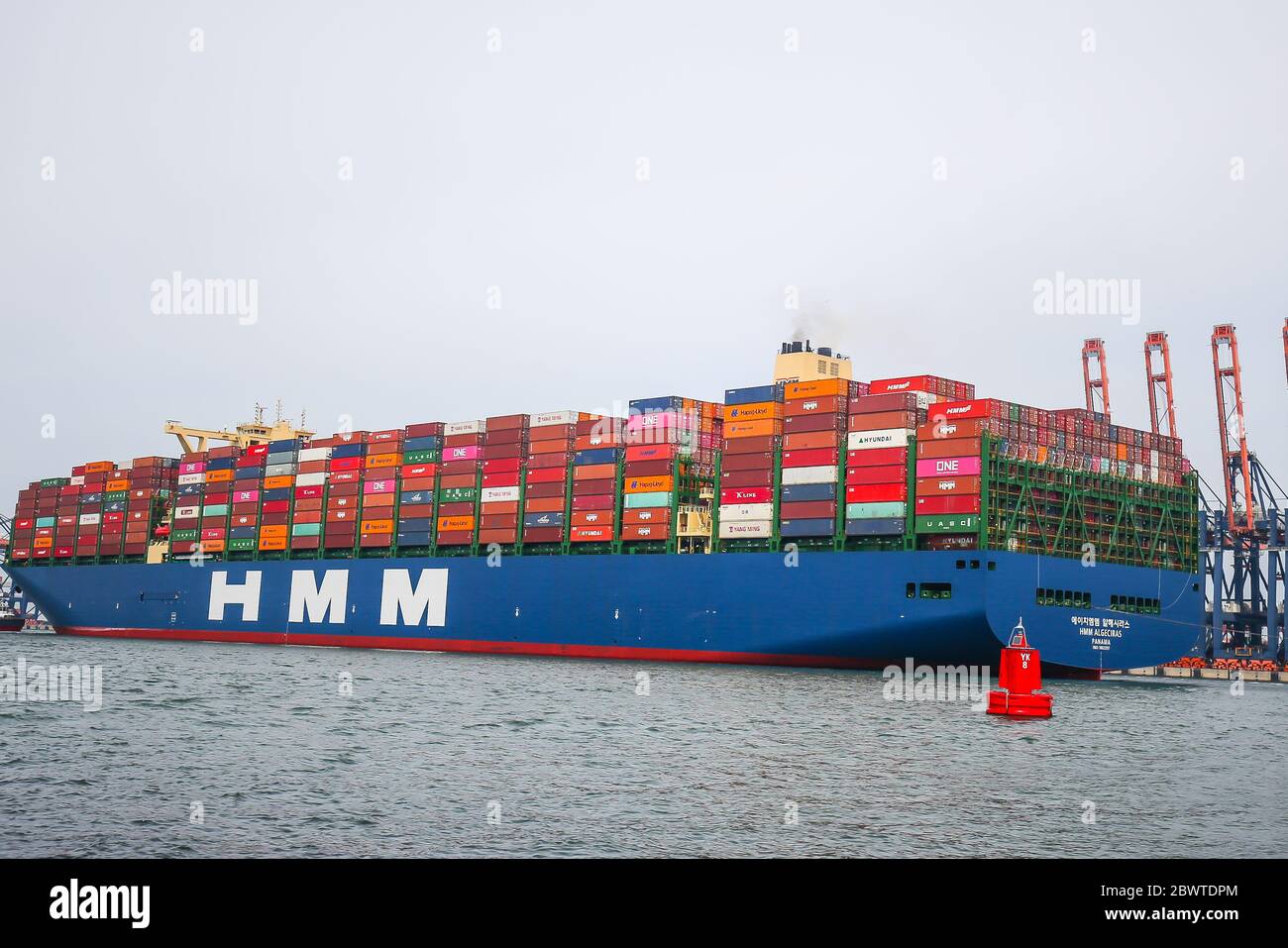 ROTTERDAM, 03-06-2020, Grootste containerschip ter wereld HMM Algeciras ...