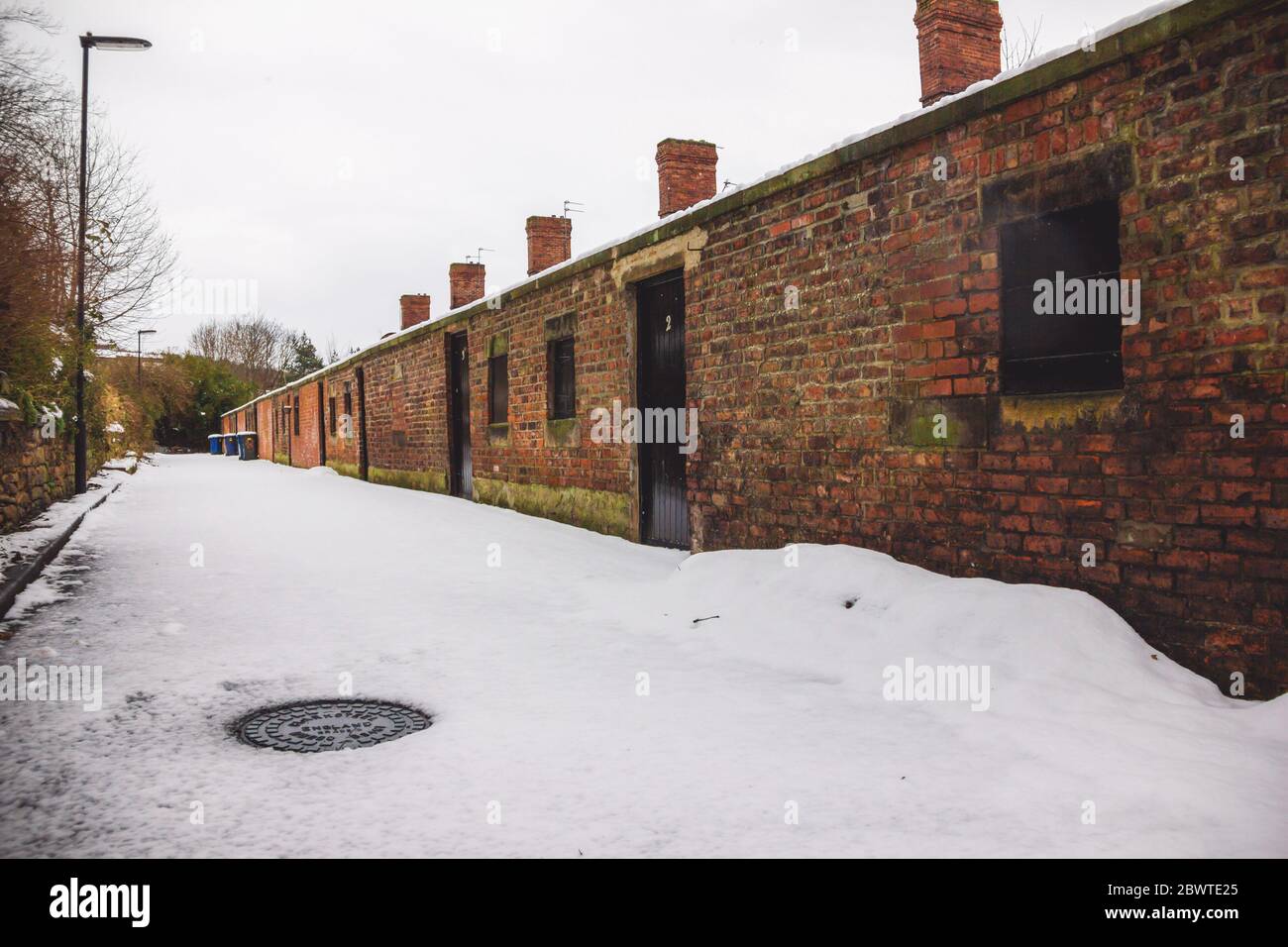 Back alley in Northern England in winter Stock Photo - Alamy