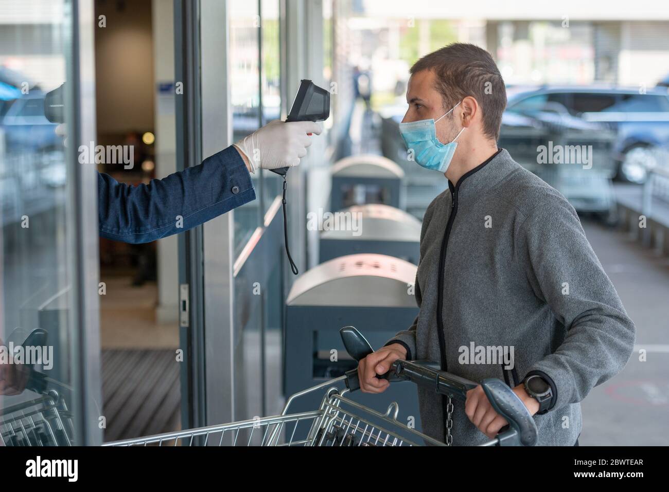 Body temperature monitor hi-res stock photography and images - Alamy