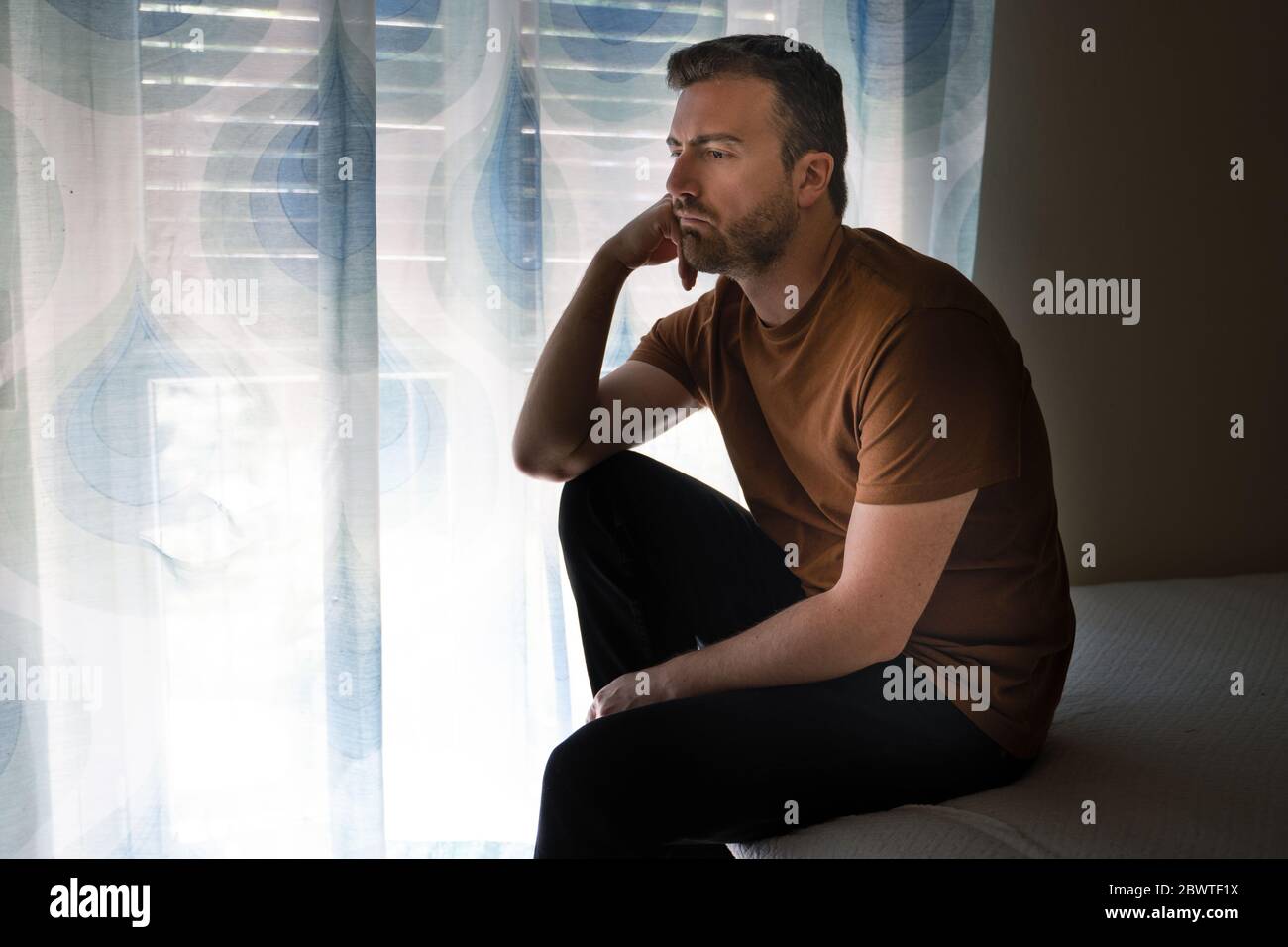 Man longing looking window hi-res stock photography and images - Alamy