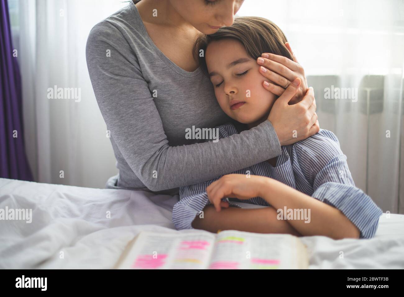Family praying bed hi-res stock photography and images - Alamy