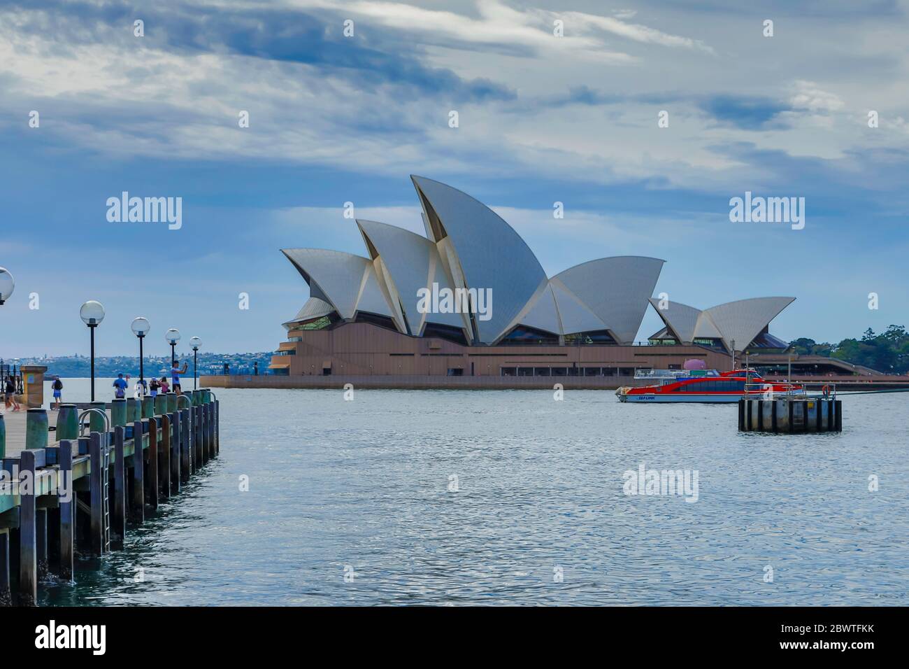 Sydney opera house chinese new year hi-res stock photography and images ...