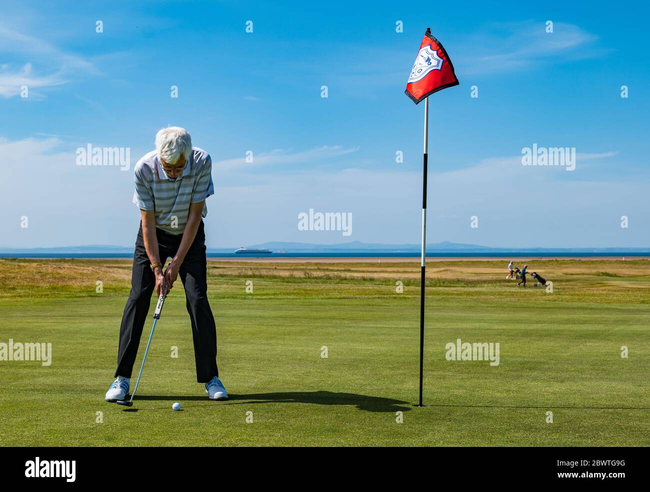 Putting ball hi-res stock photography and images - Alamy