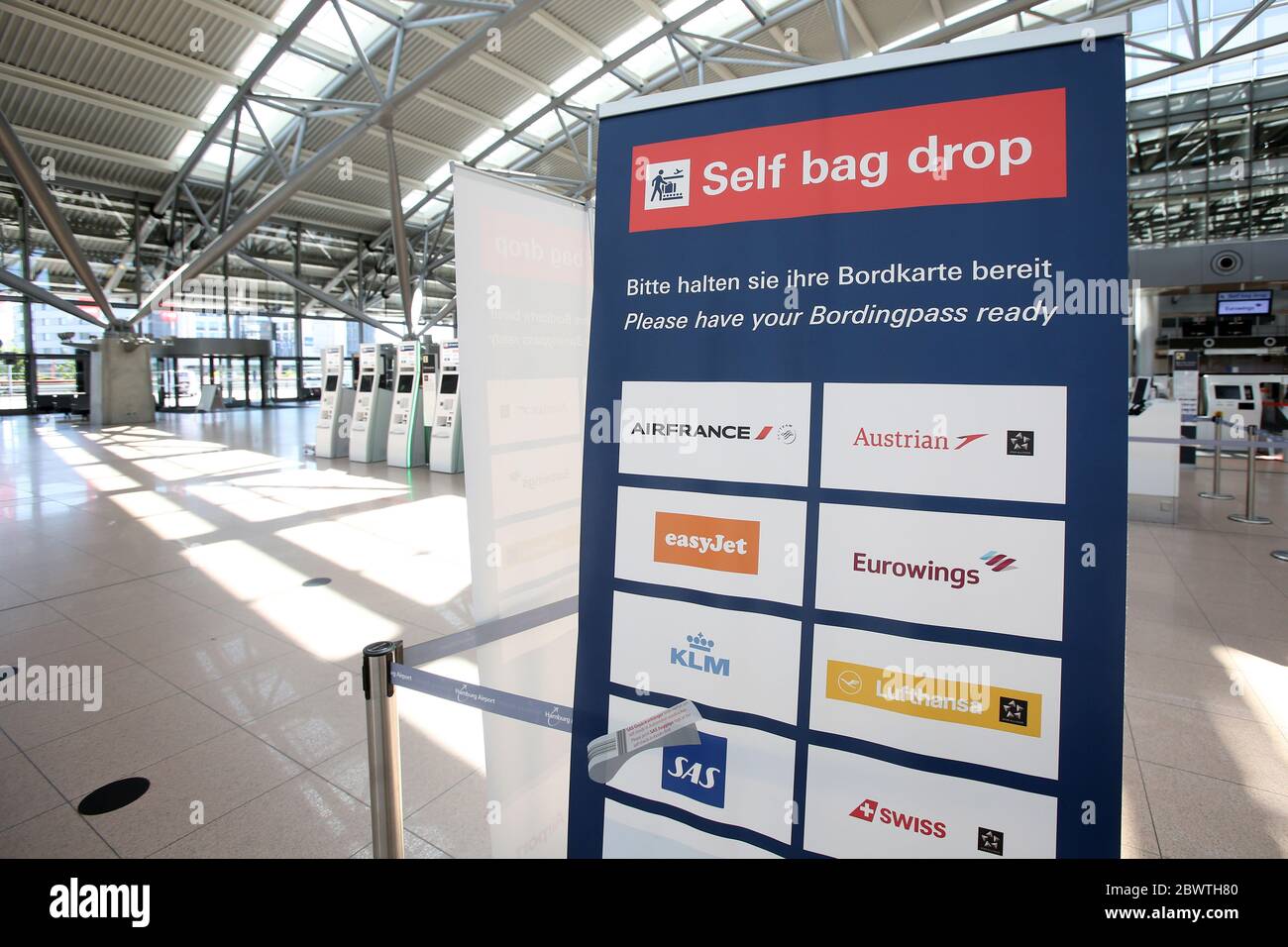 Automated bag drop hi-res stock photography and images - Alamy