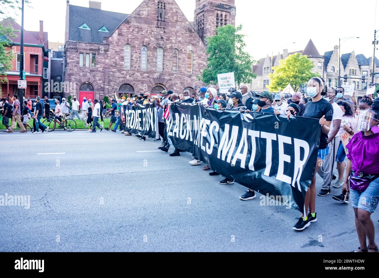 Chicago's Washington Park neighborhood showing peaceful protests after ...