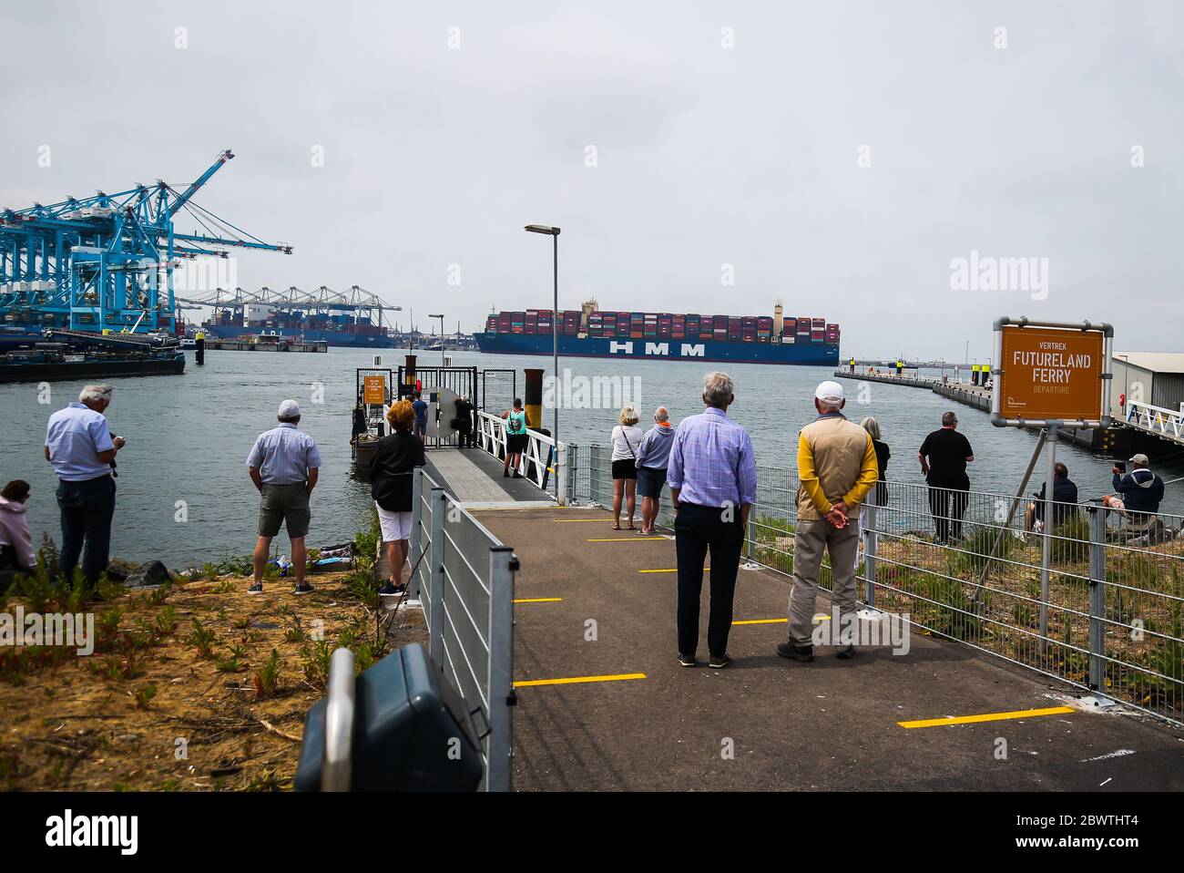 ROTTERDAM, 03-06-2020, Grootste containerschip ter wereld HMM Algeciras ...