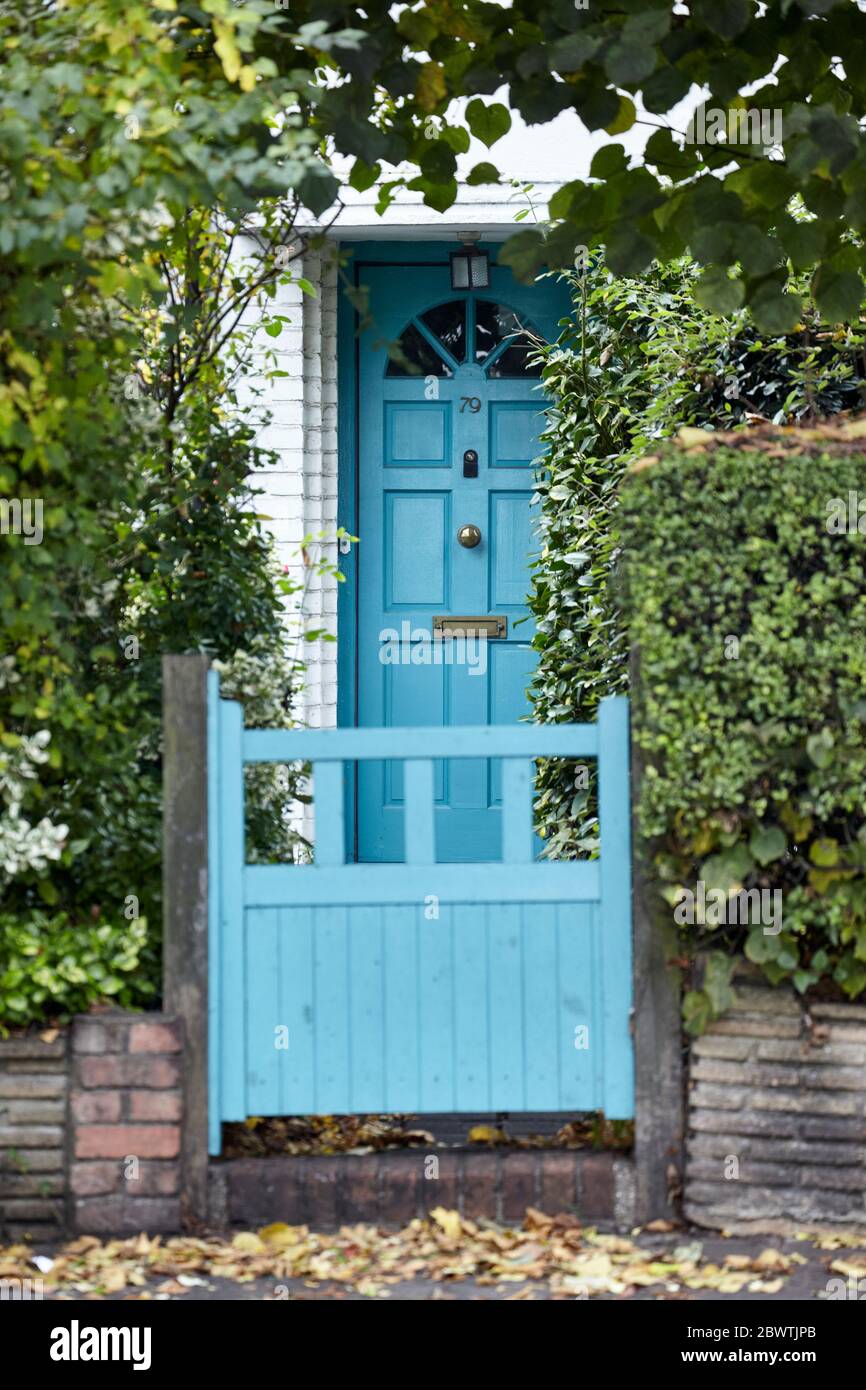 Blue house in london hi-res stock photography and images - Alamy