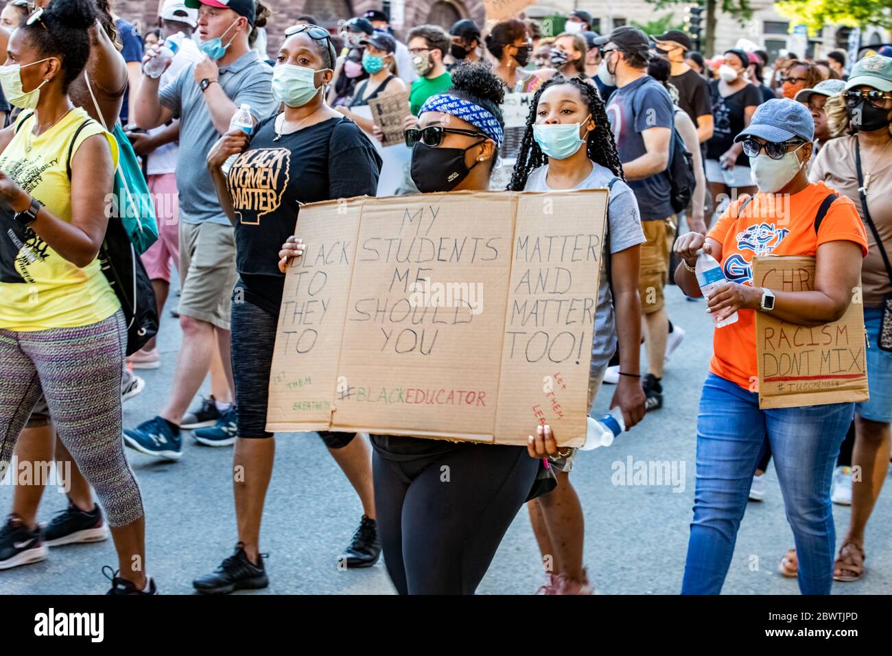 Chicago's Washington Park neighborhood showing peaceful protests after ...